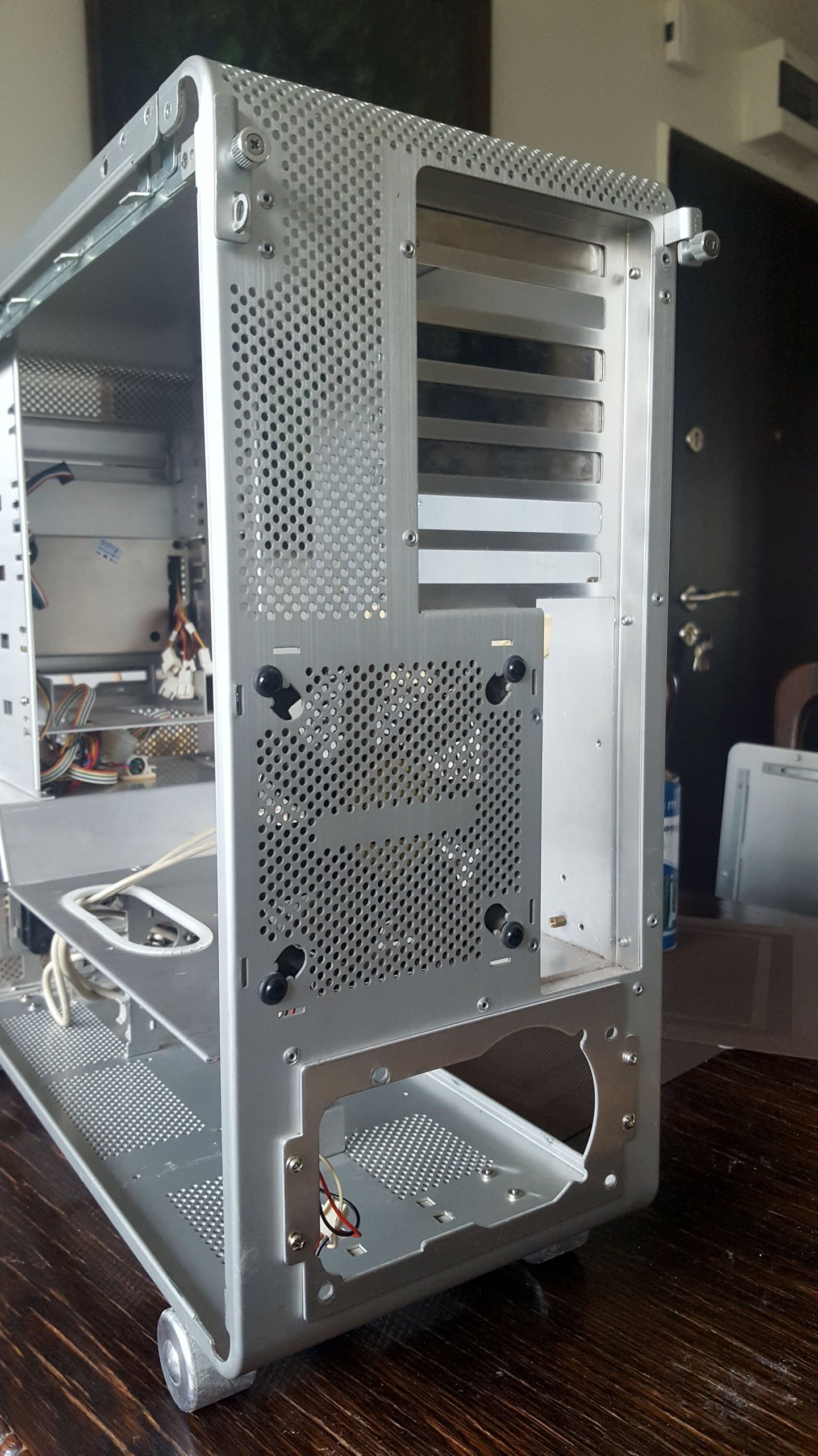 Lian Li PC-V1000 computer case - 7191714806 - oficjalne archiwum allegro