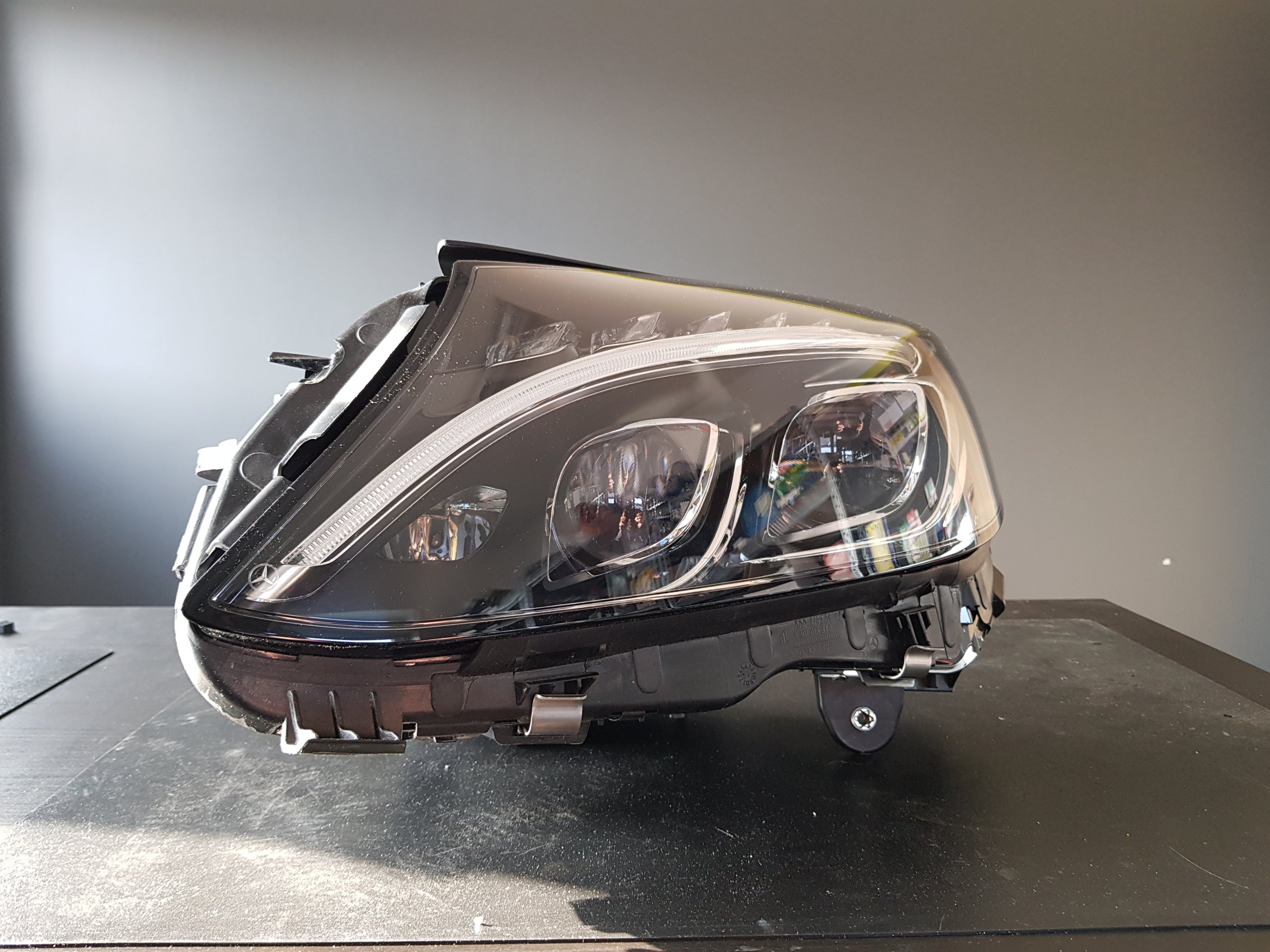 REFLEKTOR LAMPA LEWA C-KLASA C205 A2059067902 - 7213424216 - oficjalne ...