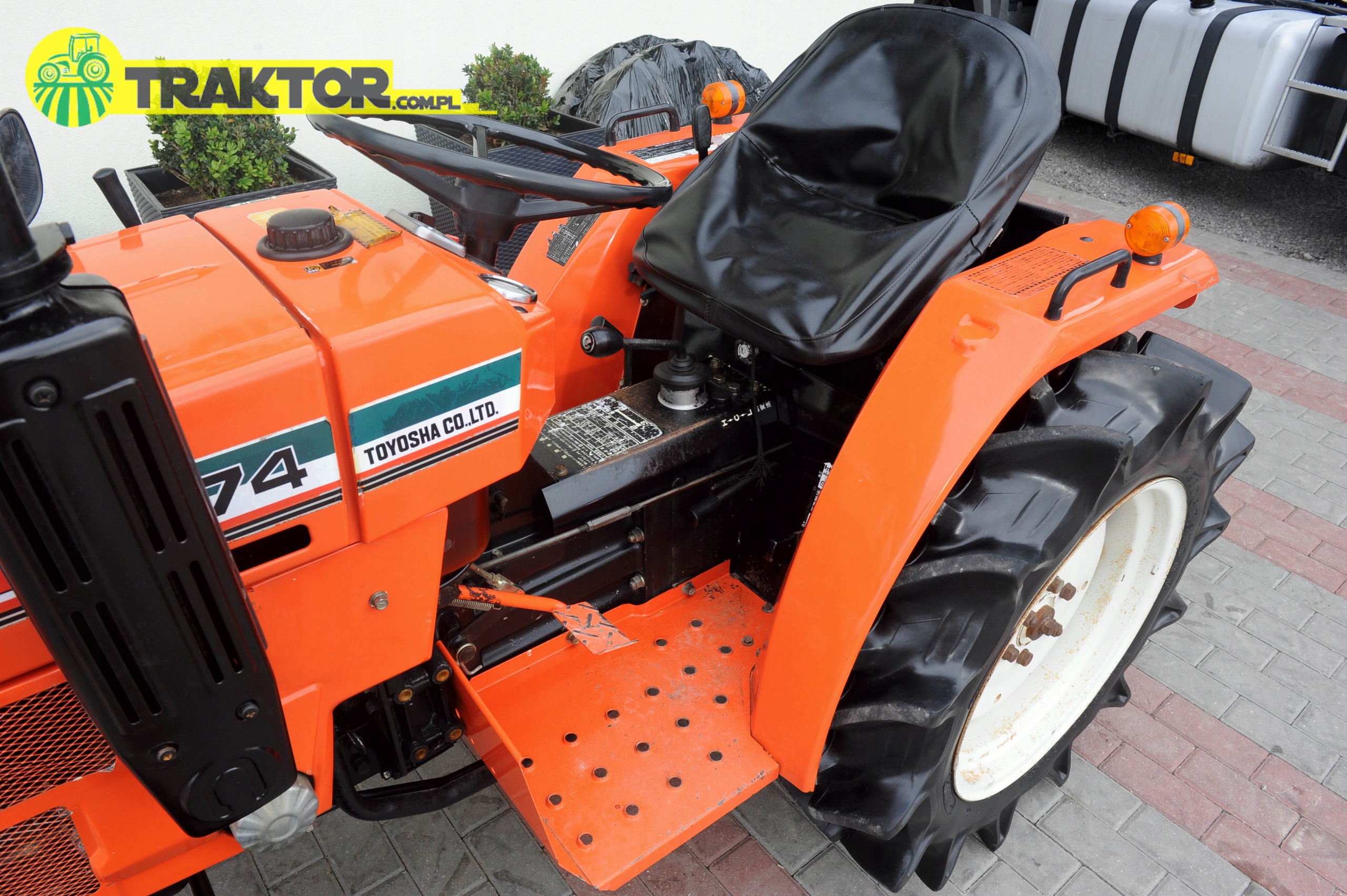 Japoński ciągnik HINOMOTO C174 4x4 17KM Rzeszow - 7606413864 - oficjalne archiwum allegro