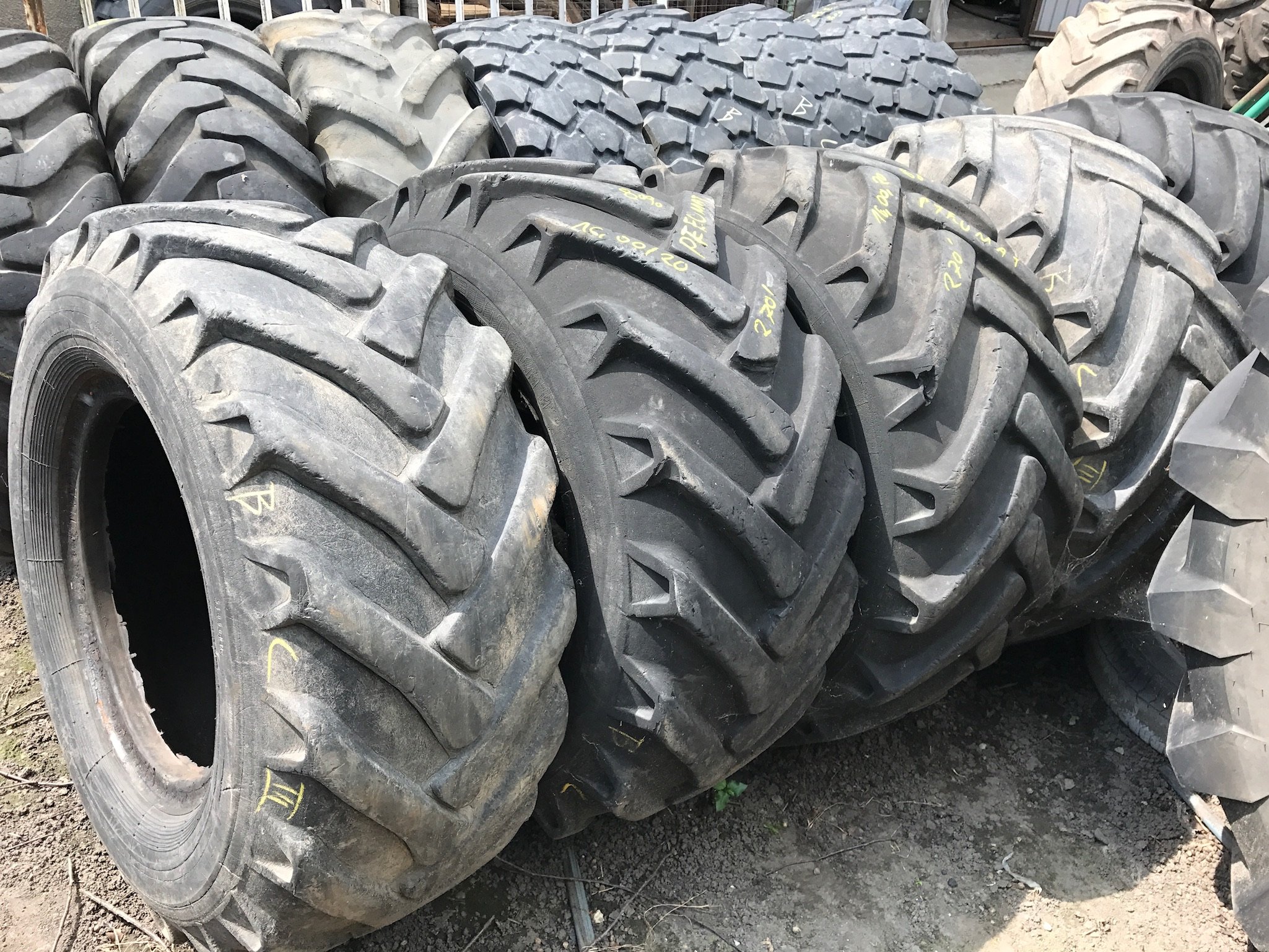 OPONA OPONY ROLNICZE PNEUMAT - 16.00X20 (80%) - 6876643330 - oficjalne ...