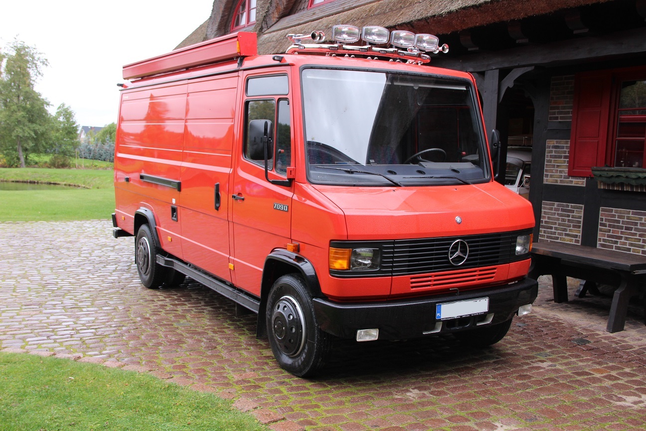 MERCEDES 709D oryginalny przebieg 5800km - 7108668474 - oficjalne ...