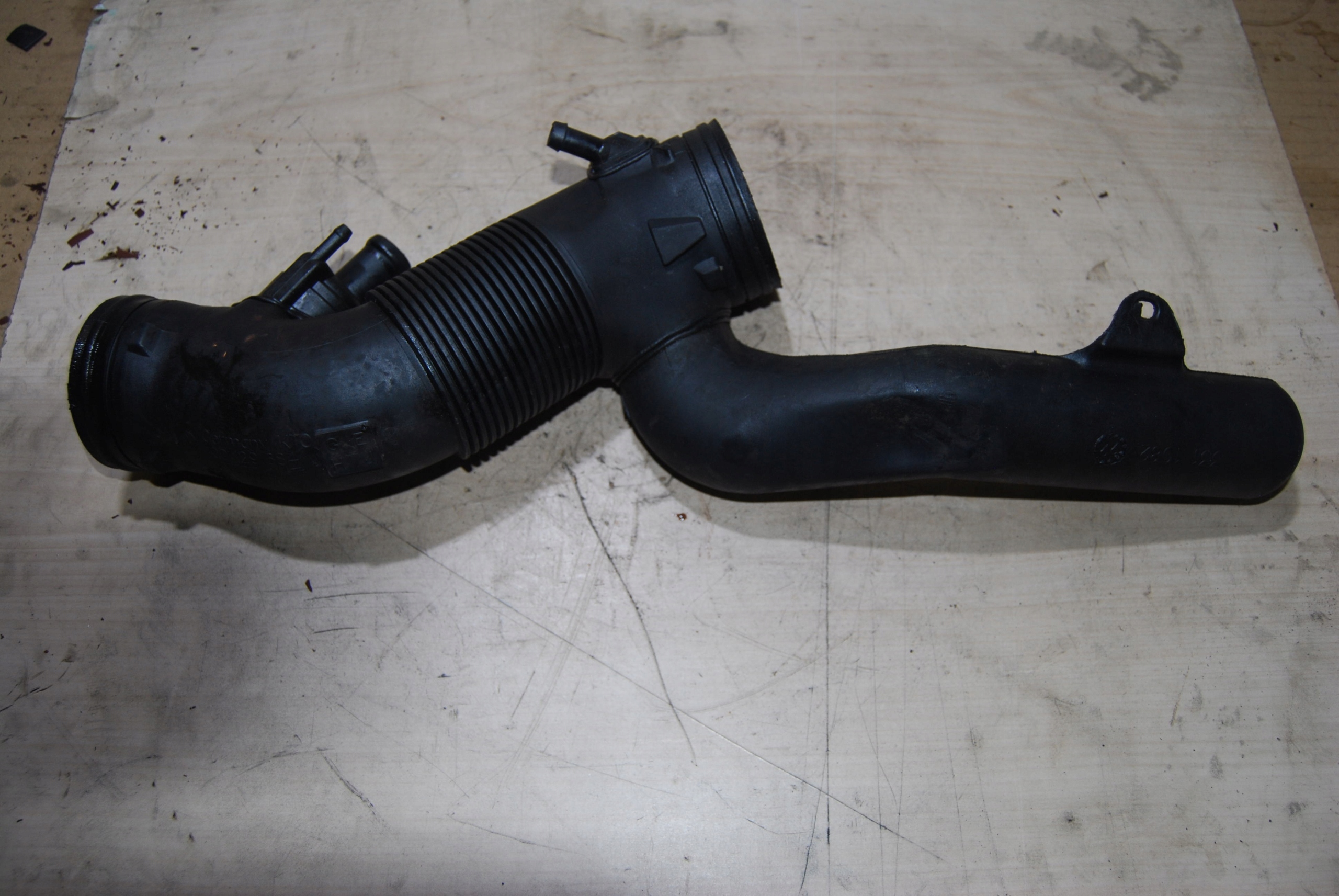 RURA DOLOTU POWIETRZA 1C0129684 VW NEW BEETLE 2.0 - 7451196988 ...