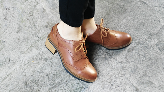 Clarks balmer bella store
