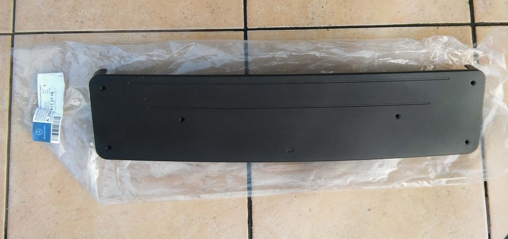 MERCEDES W204 PODSTAWA POD TABLICE 2048172778 NOWA - 7095677276 ...
