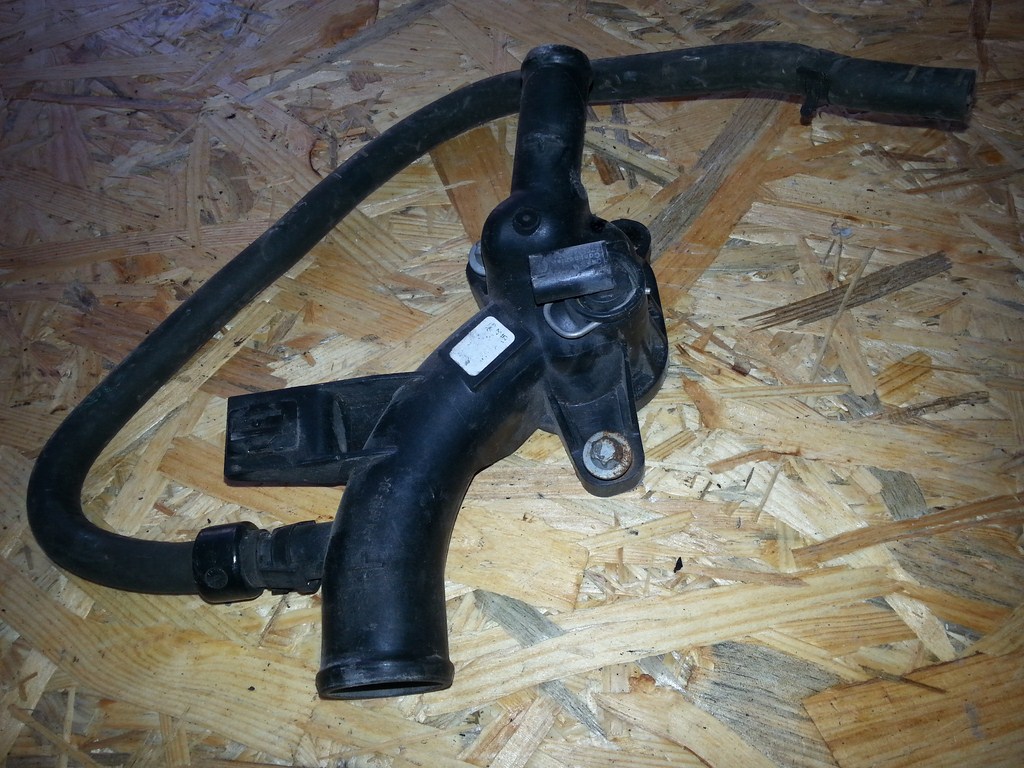 Obudowa termostatu Opel Astra J 4 1.4 XER A14XER - 7192525848 - oficjalne archiwum Allegro